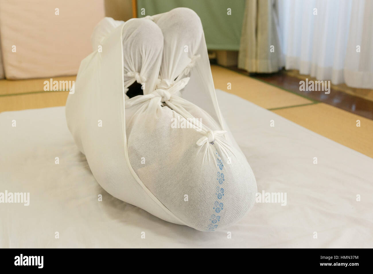 Tokyo, Japan. 4th February, 2017. A woman is wrapped in cloth during an ...