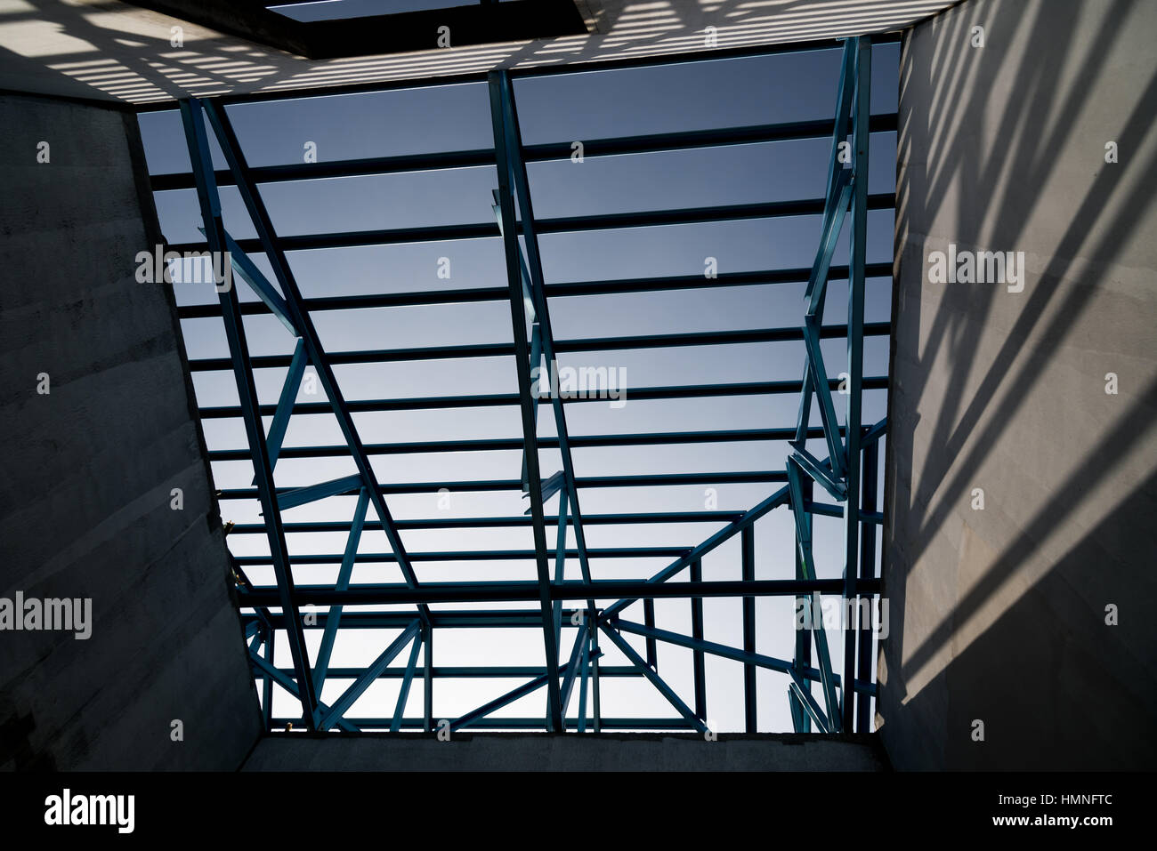 Structure of steel roof frame for building construction Stock Photo - Alamy