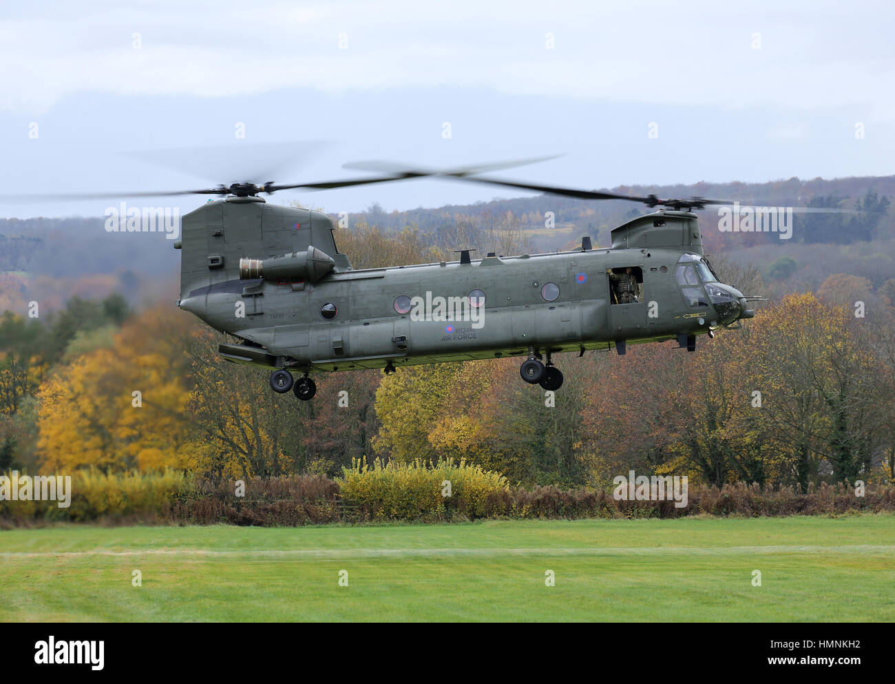 Royal Air Force Chinook helicopter in the countryside Stock Photo - Alamy