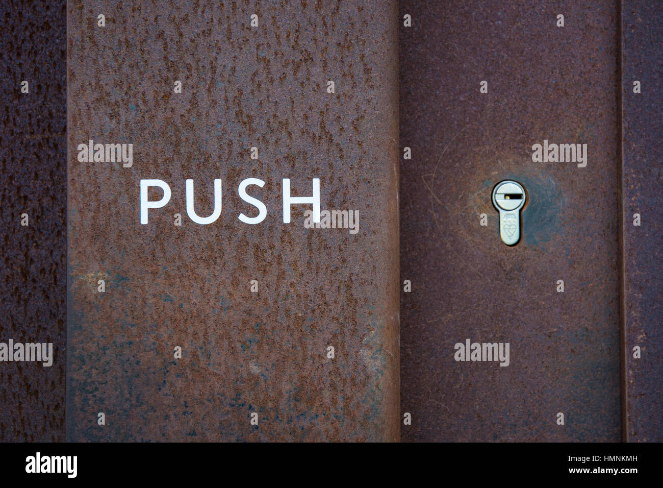 Push and pull door hi-res stock photography and images - Alamy