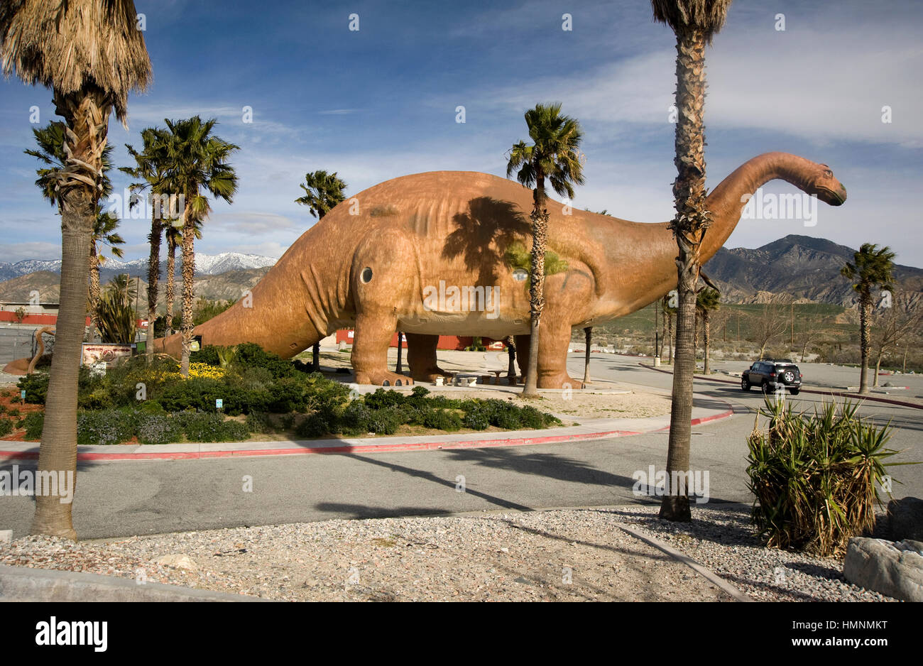 Life size replica of dinosaur as roadside attraction at Cabazon en ...
