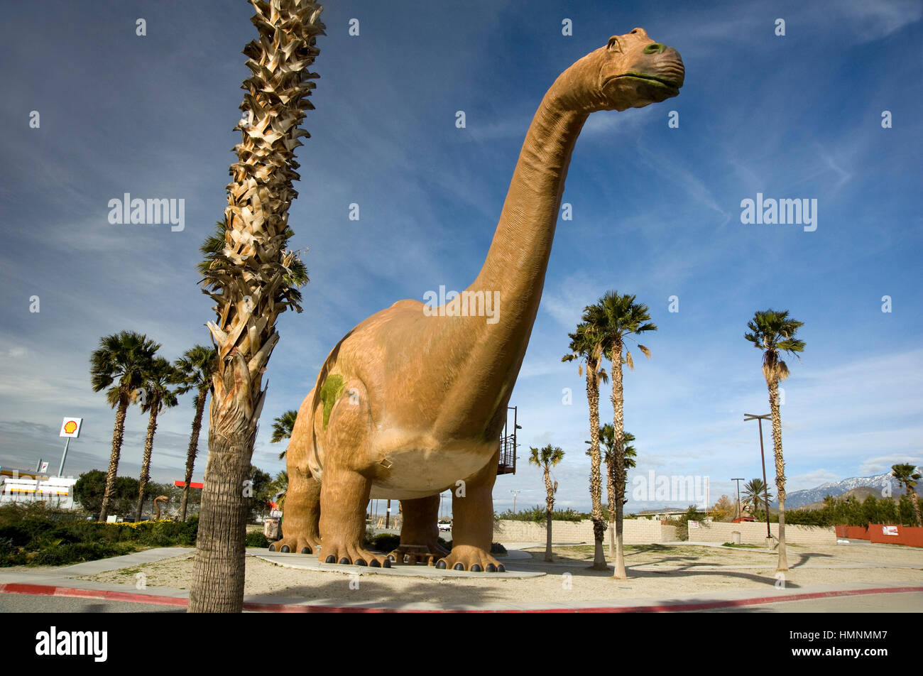 Life size replica of dinosaur as roadside attraction at Cabazon en ...