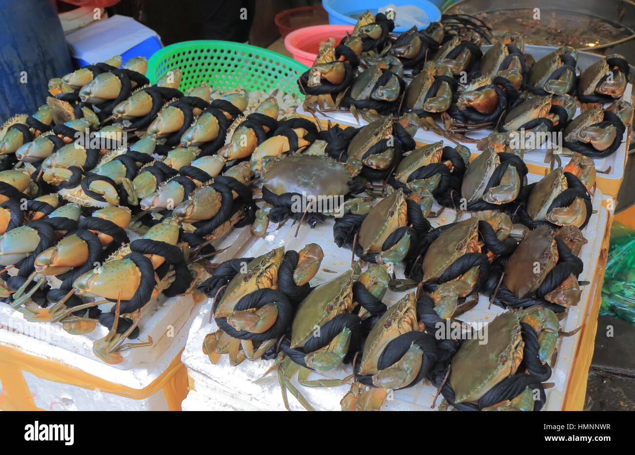 Crabs sold in a market hi-res stock photography and images - Alamy