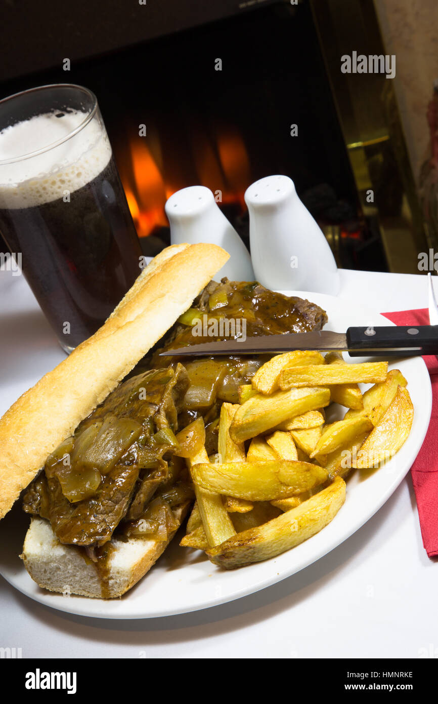 An English pub dish of Hot Beef sandwich served with chips/fries Stock ...