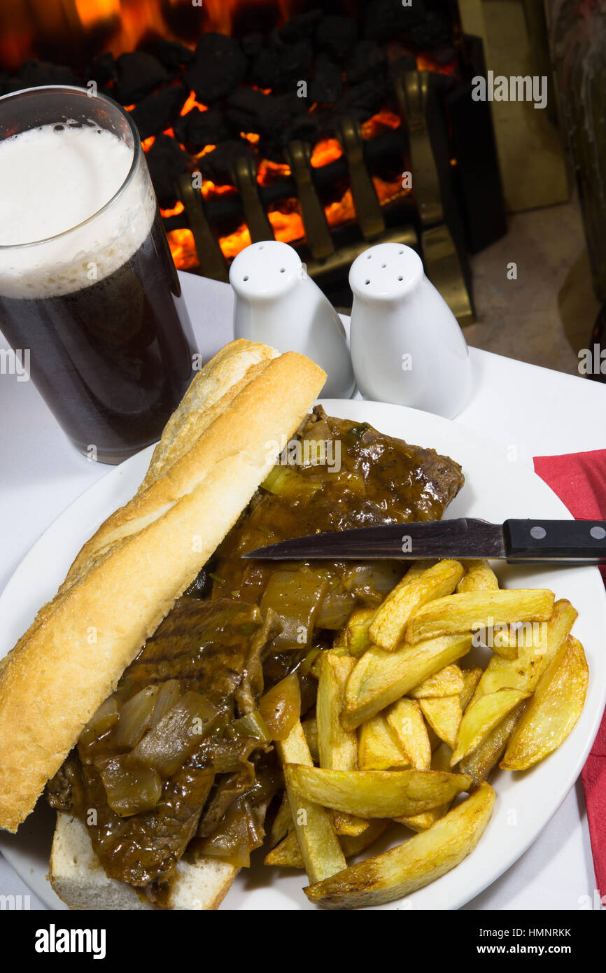 An English pub dish of Hot Beef sandwich served with chips/fries Stock ...