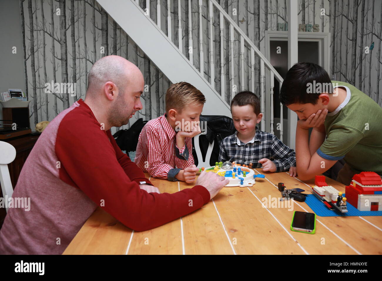Family playing board games Stock Photo - Alamy