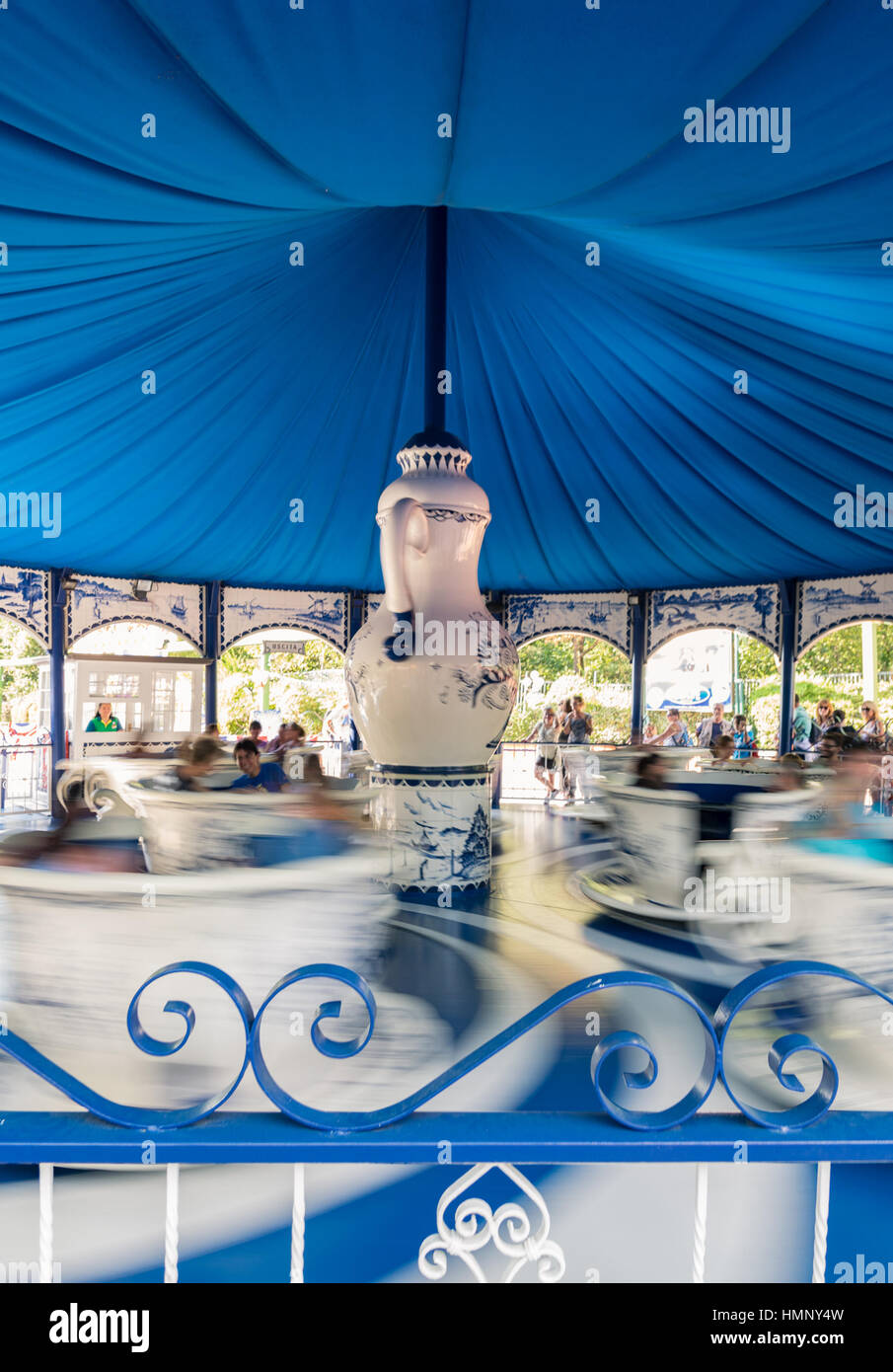 Teapot ride hi-res stock photography and images - Alamy