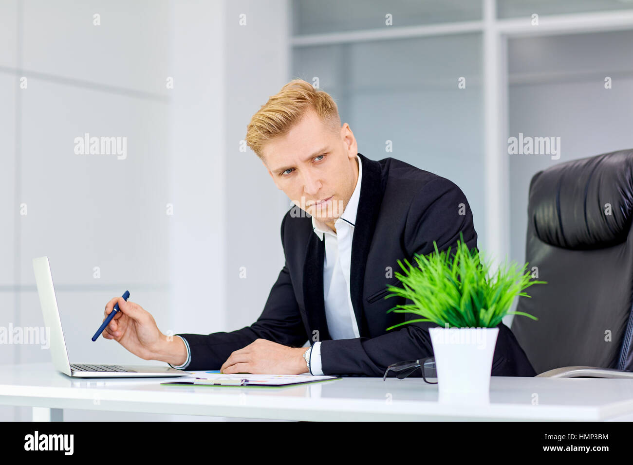 Man in front of office desk hi-res stock photography and images - Alamy