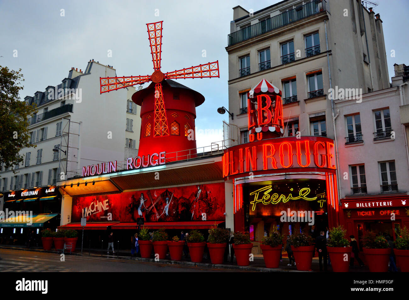 Cabaret moulin rouge hi-res stock photography and images - Alamy