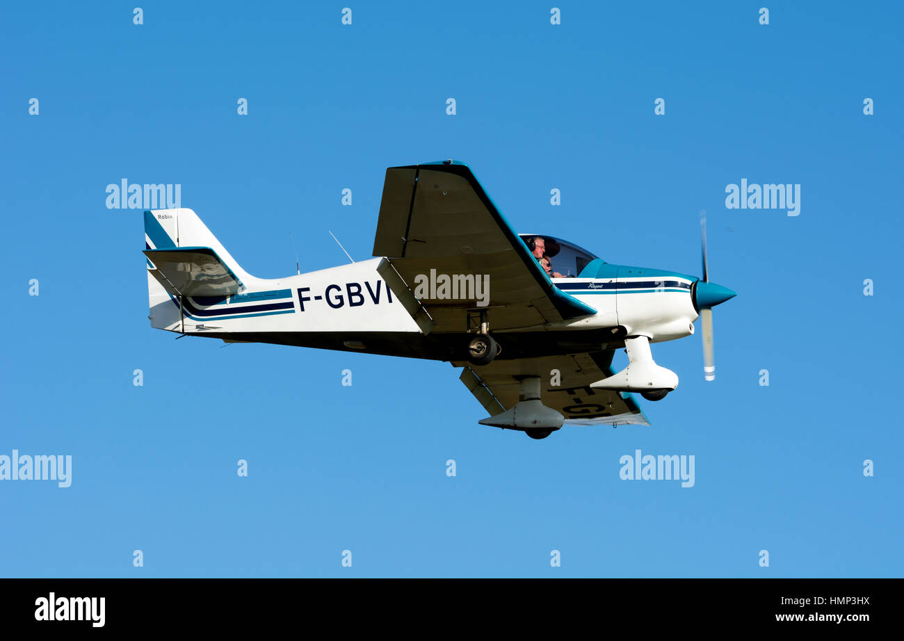 Robin dr400 hi-res stock photography and images - Alamy