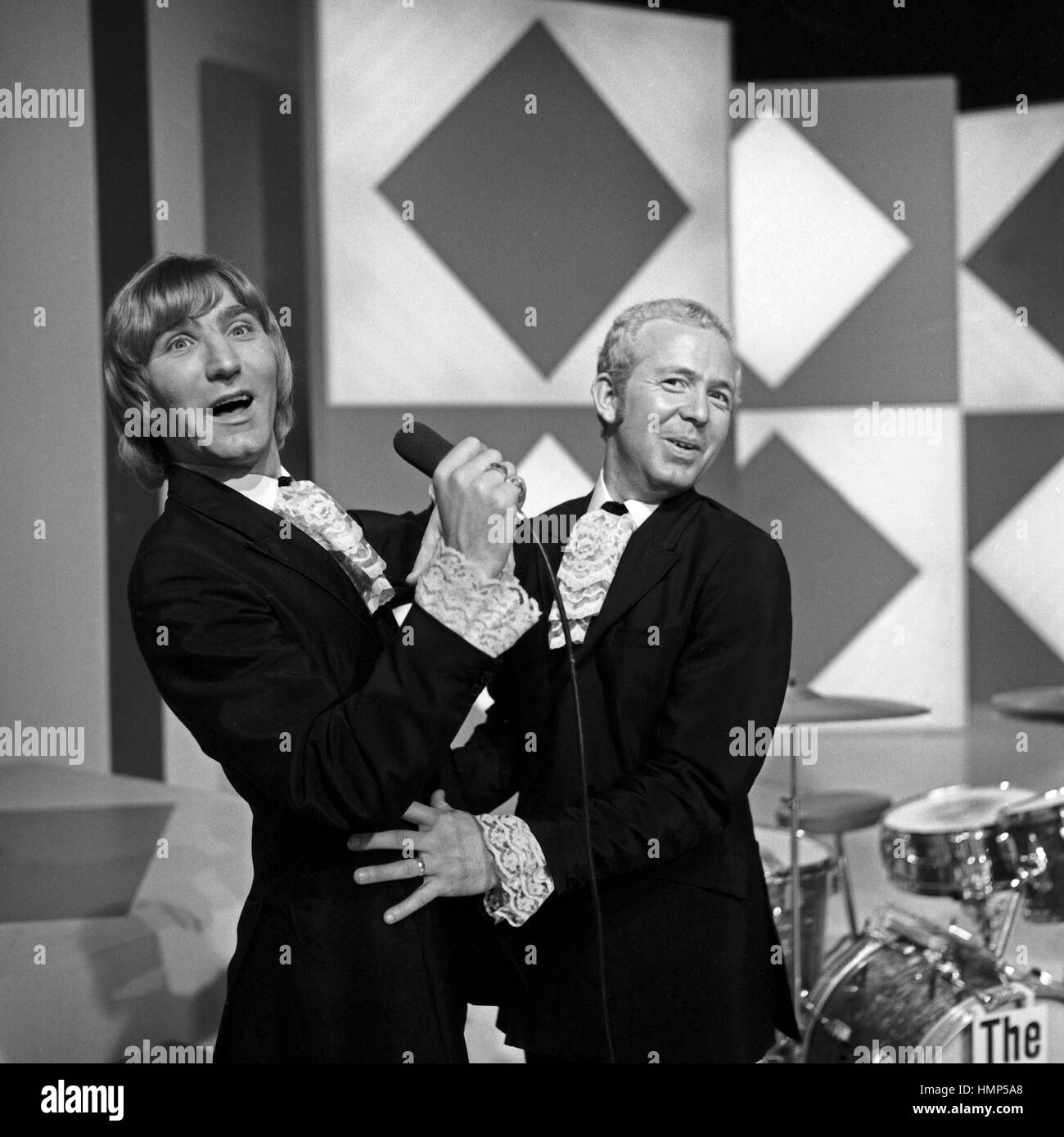 Britische Comedy Popband "The Barron Knight" bei einem Auftritt in ...