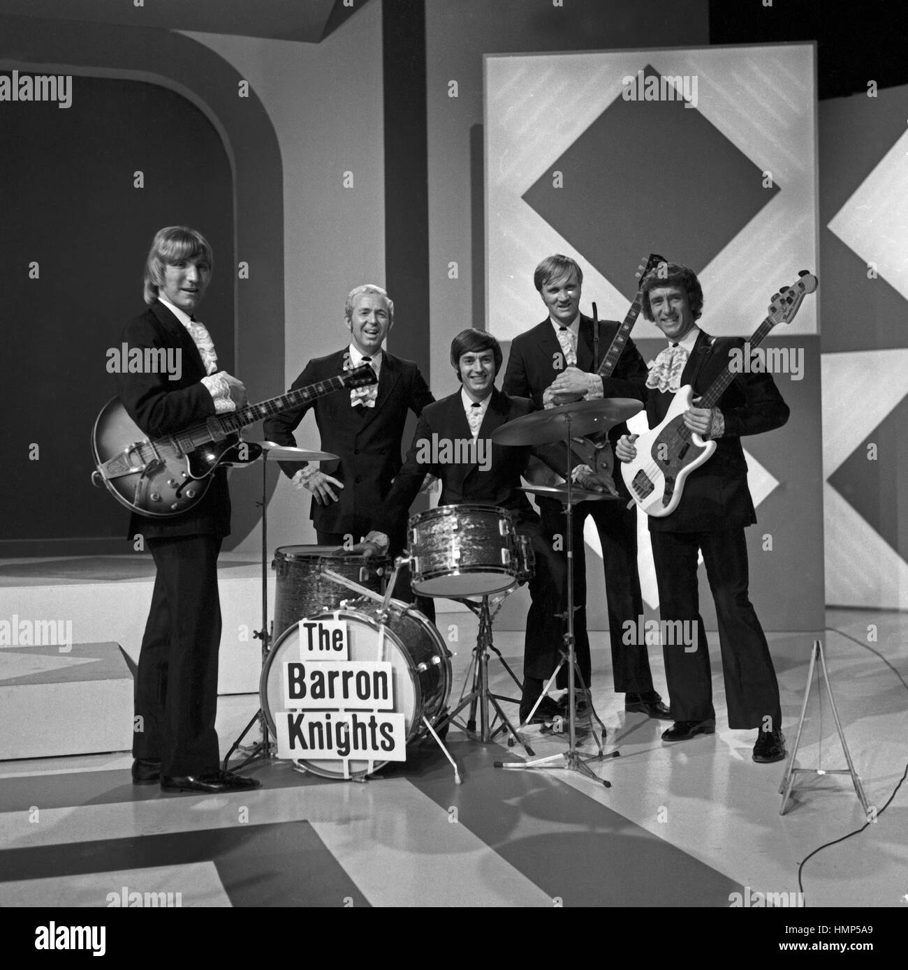 Britische Comedy Popband "The Barron Knight" bei einem Auftritt in ...