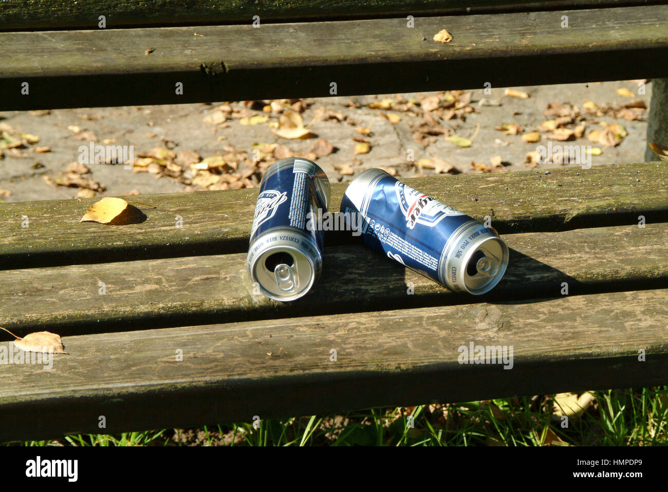 Beer cans rubbish hi-res stock photography and images - Alamy