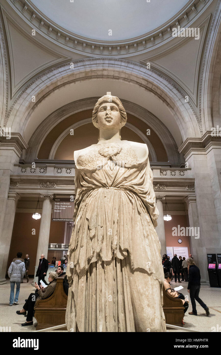 Sculpture in the Great Hall at the Metropolitan Museum of Art, NYC, USA ...