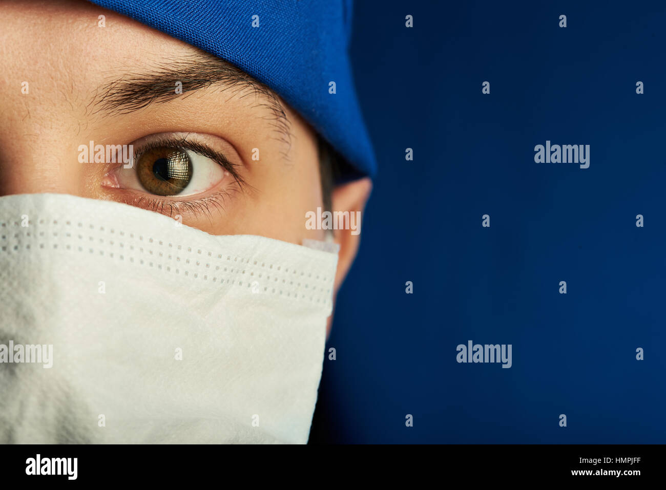 Eye doctor surgical mask hi-res stock photography and images - Alamy