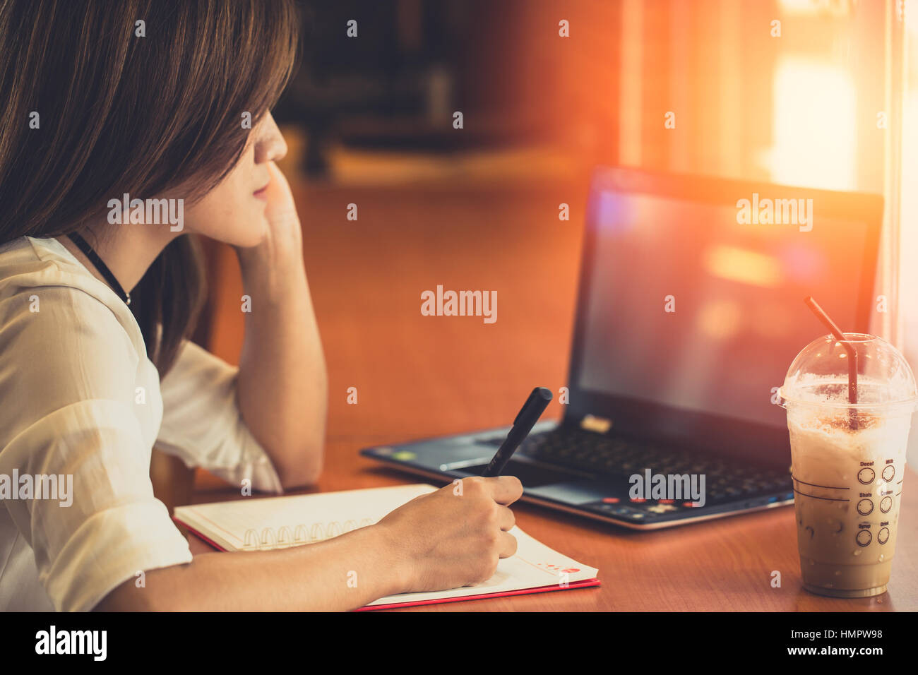 Business accounting women work hi-res stock photography and images - Alamy