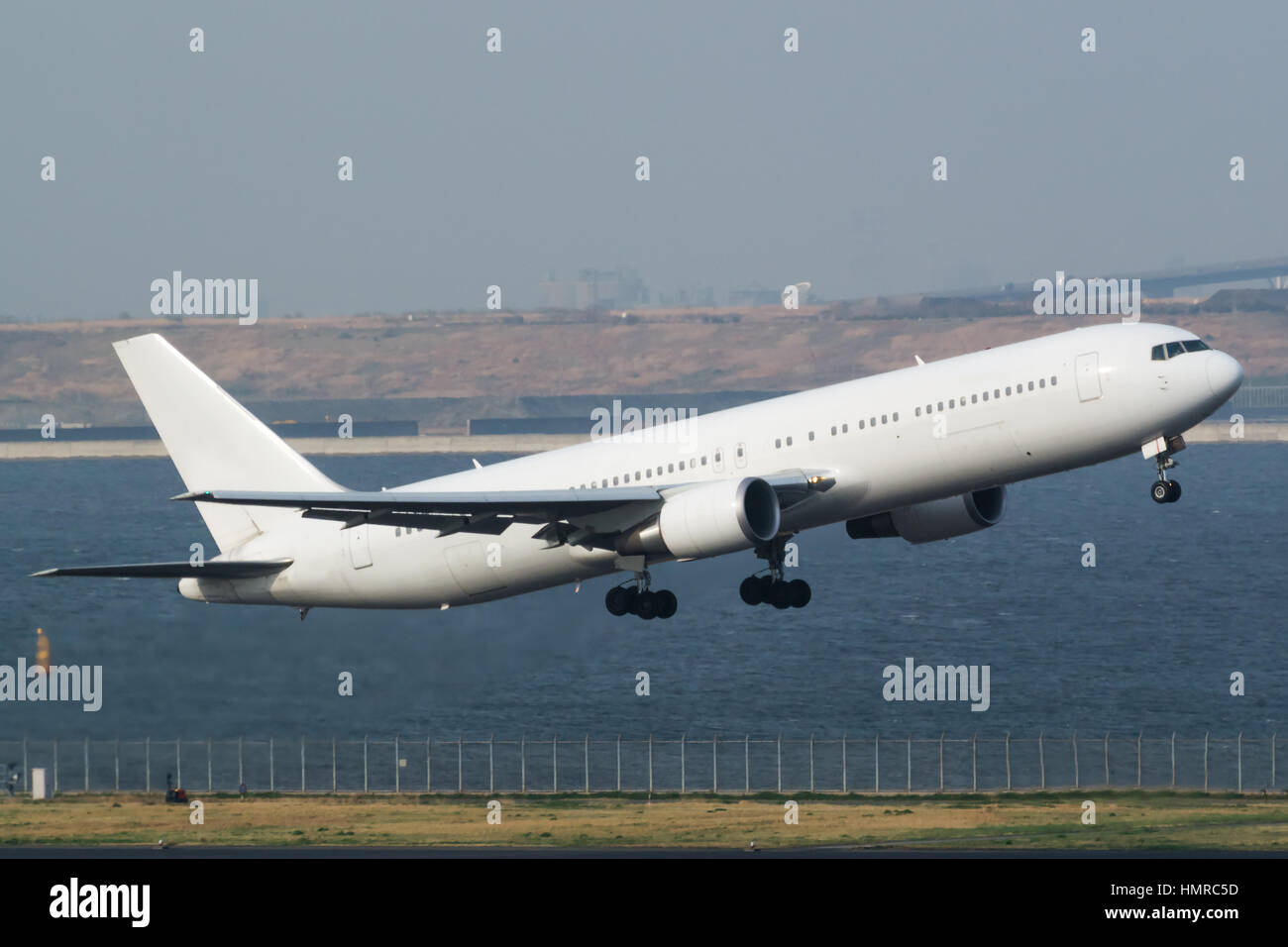 Boeing 787 dreamliner take off air hi-res stock photography and images ...
