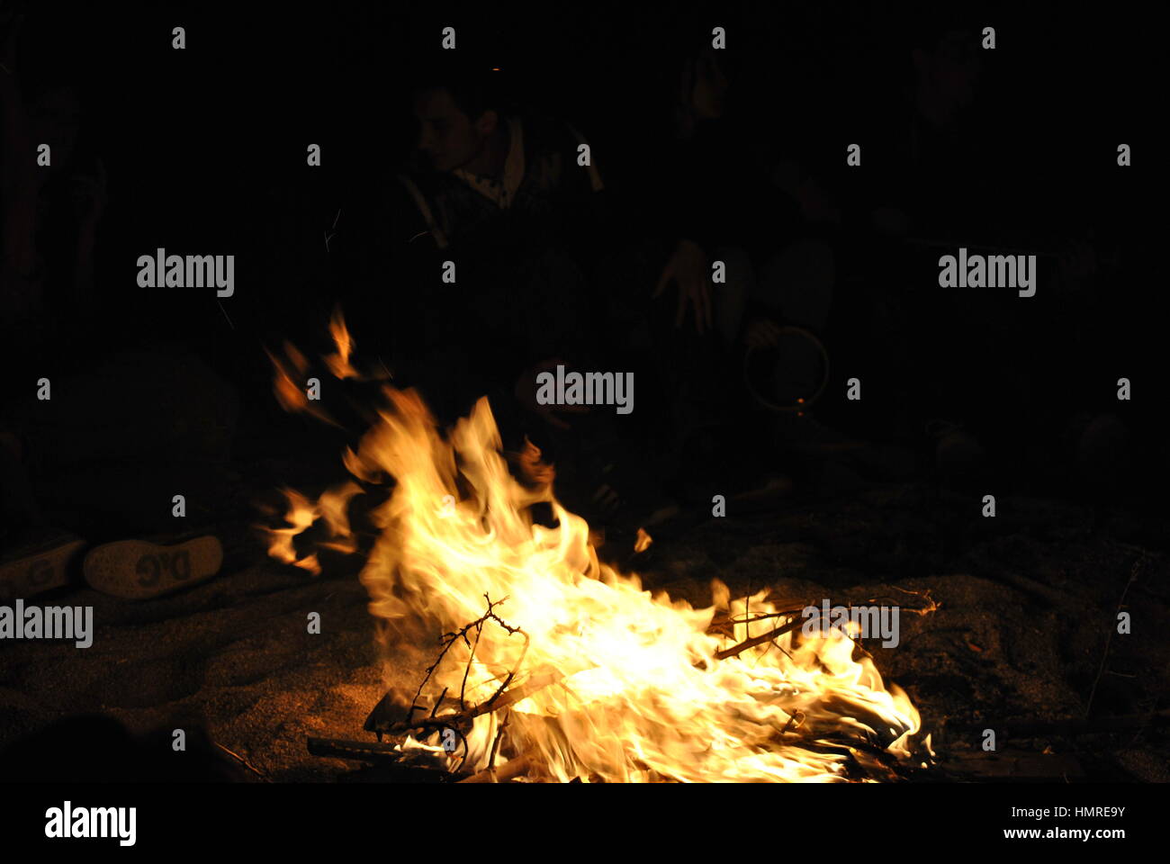 Campfire dark hi-res stock photography and images - Alamy