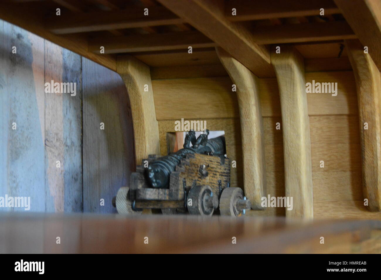 Ships cannon hi-res stock photography and images - Alamy