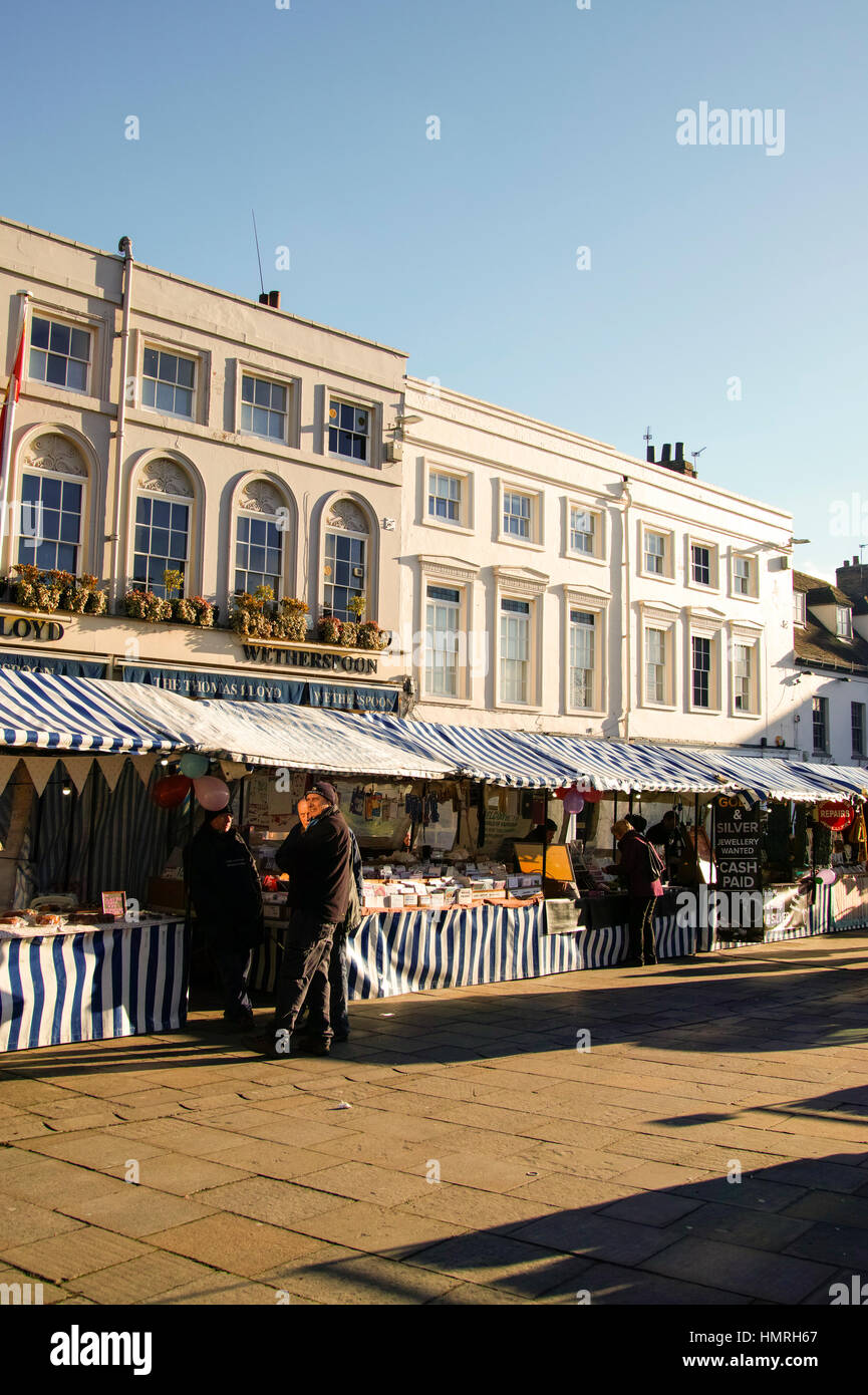 street market warwick uk Stock Photo - Alamy