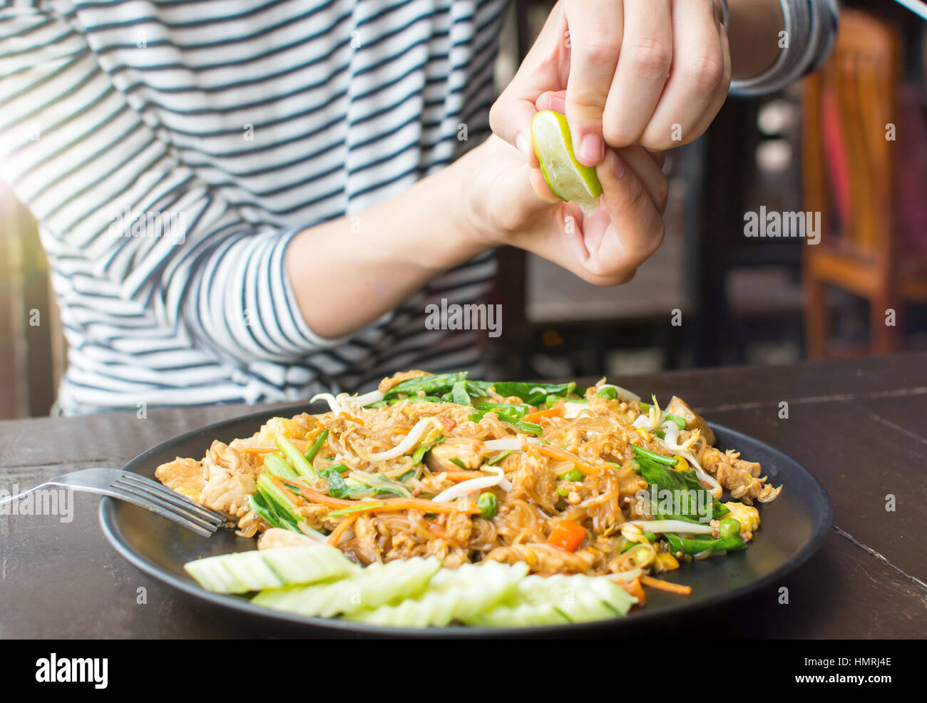 Squeezing lemon chicken hi-res stock photography and images - Alamy