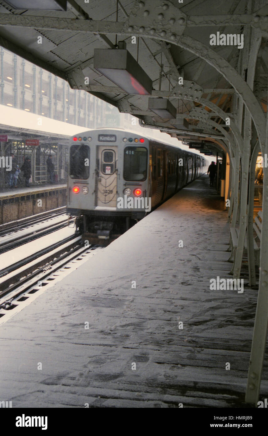 A downtown Chicago L train platform is quiet during an afternoon Good ...