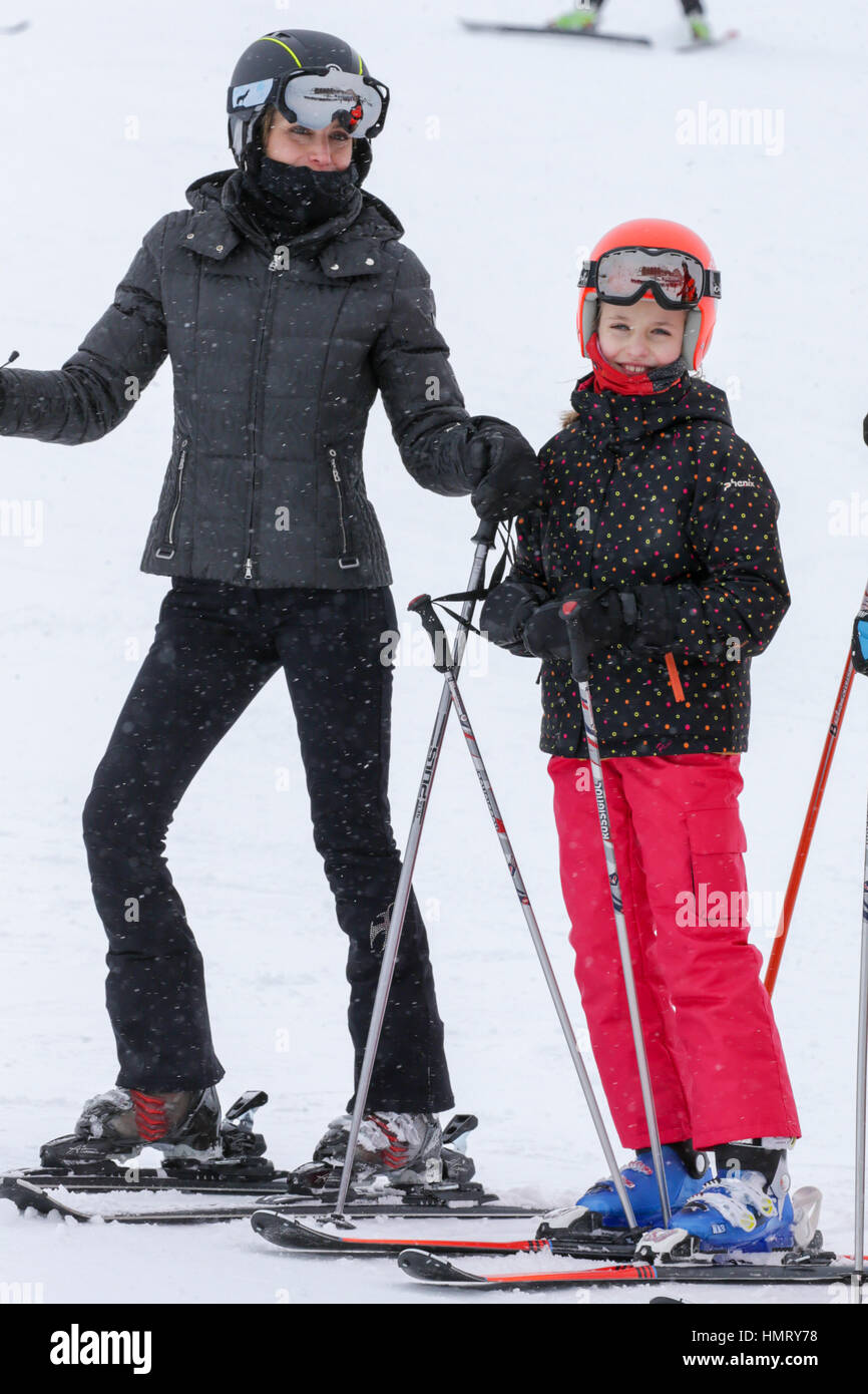 Queen letizia ortiz daughter princess hi-res stock photography and ...