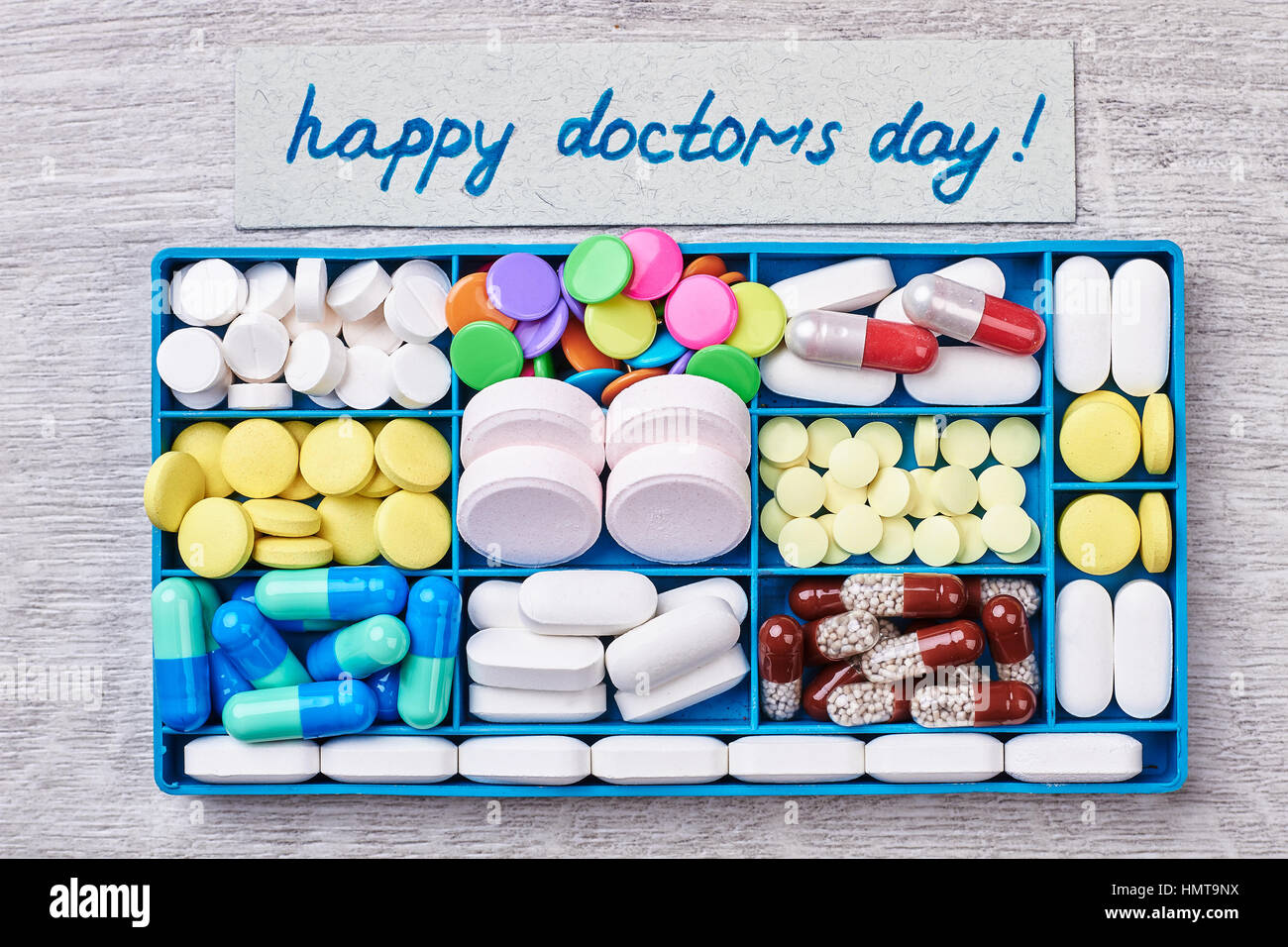 Cachet with pills hi-res stock photography and images - Alamy