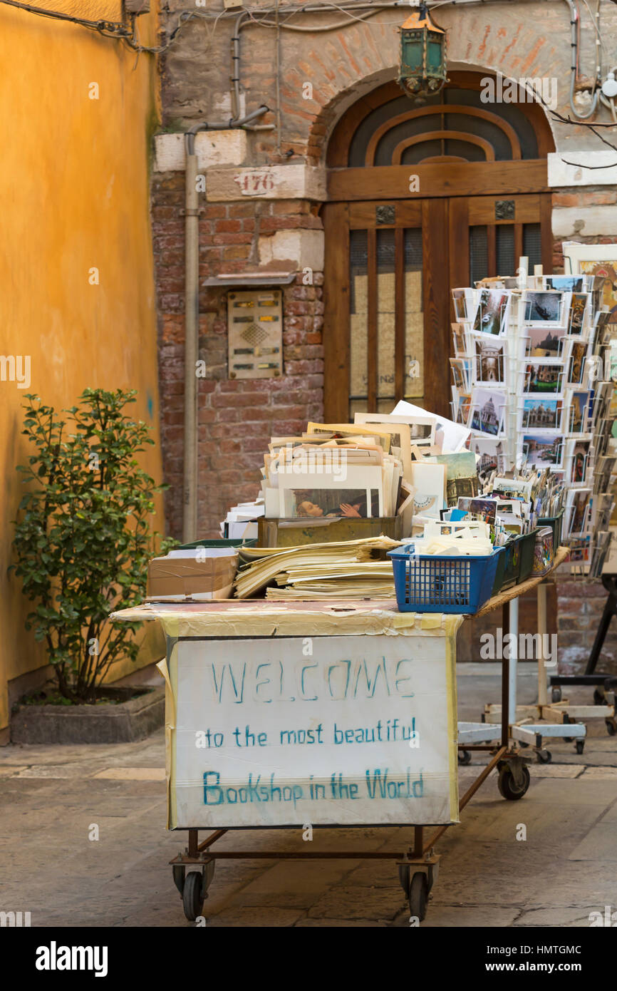 People sign post cards hi-res stock photography and images - Alamy