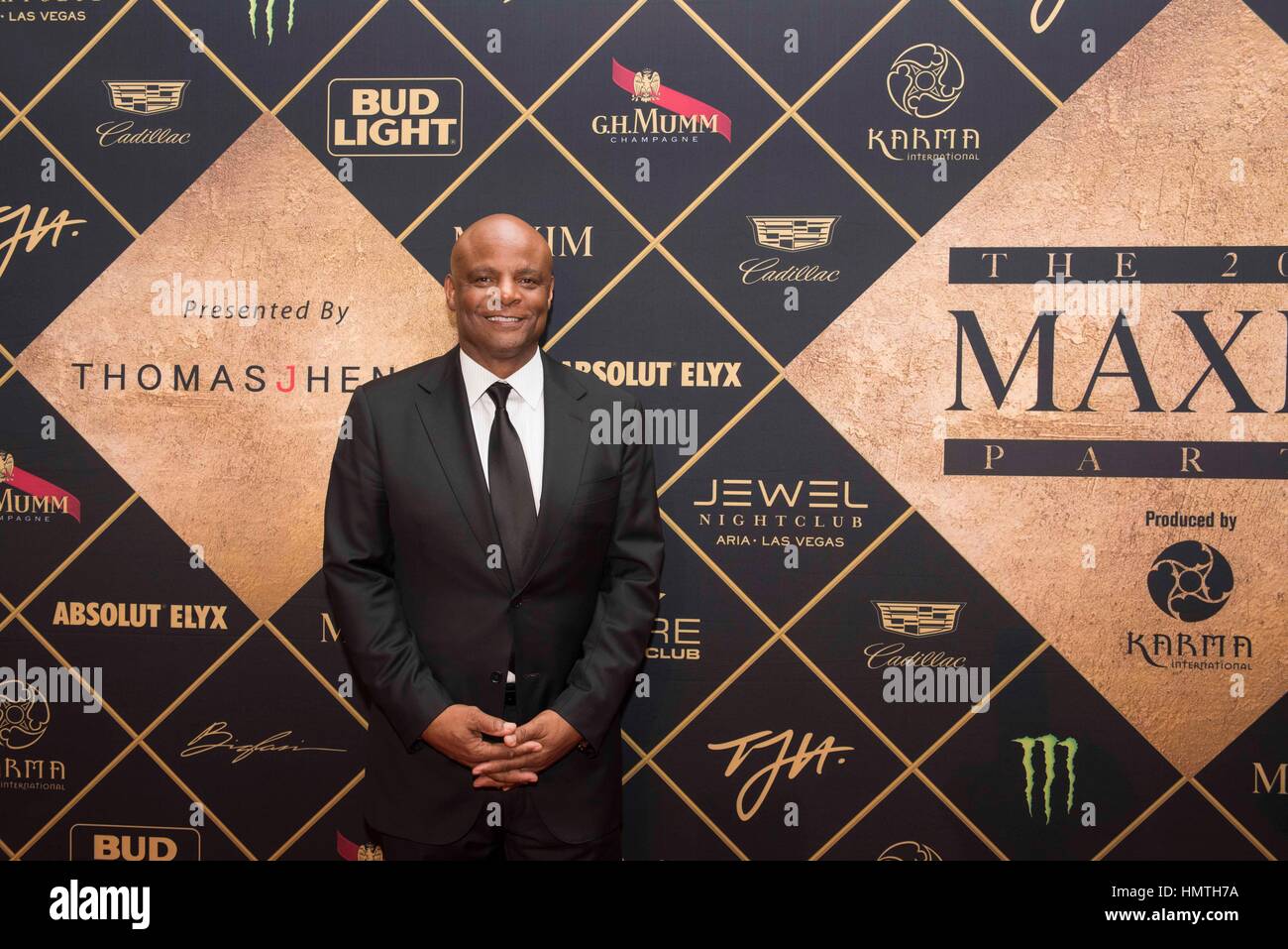 Warren Moon attends the red carpet at the 2017 Maxim Party for Super ...