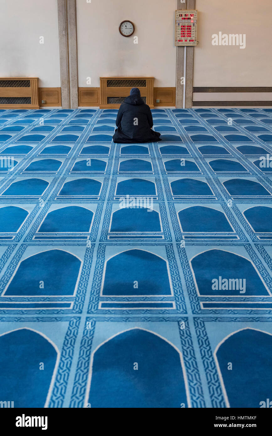 London, UK. 5th Feb, 2017. A man prays at the 'Visit My Mosque Day' at ...