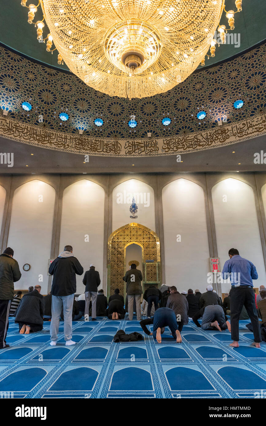 London, UK. 5th Feb, 2017. Men praying at the 'Visit My Mosque Day' at ...