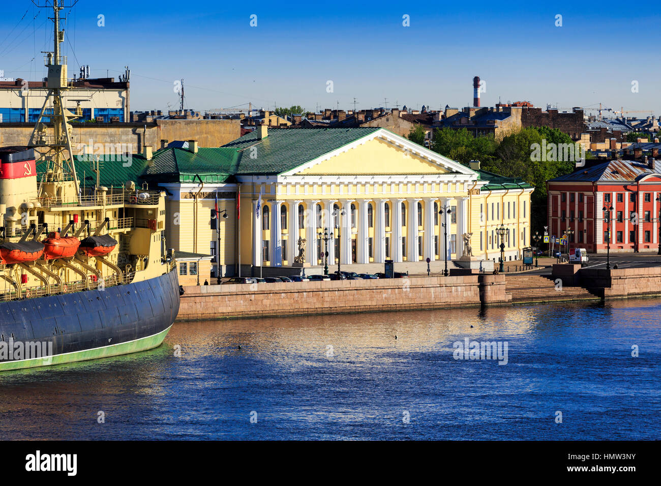 English embankment hi-res stock photography and images - Alamy