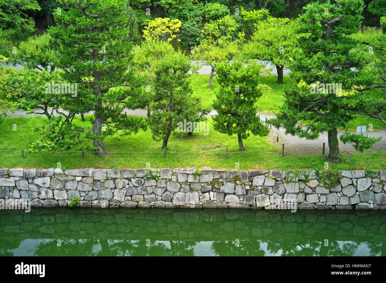 Inner walls and moat of the Nijo Castle in the Ninomaru Palace Stock ...