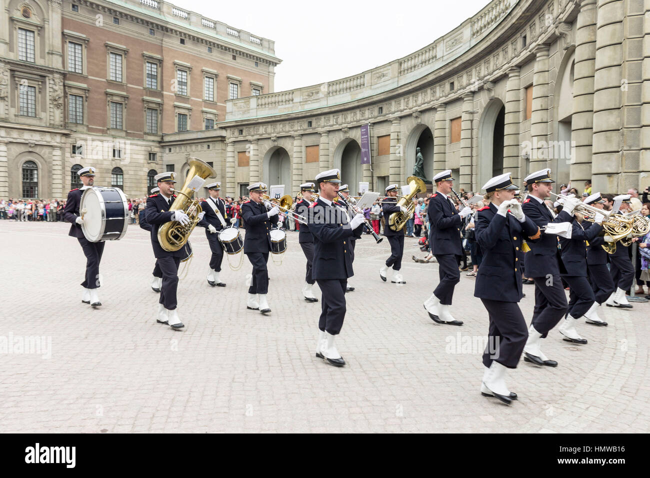 Members royal guard marching hi-res stock photography and images - Alamy
