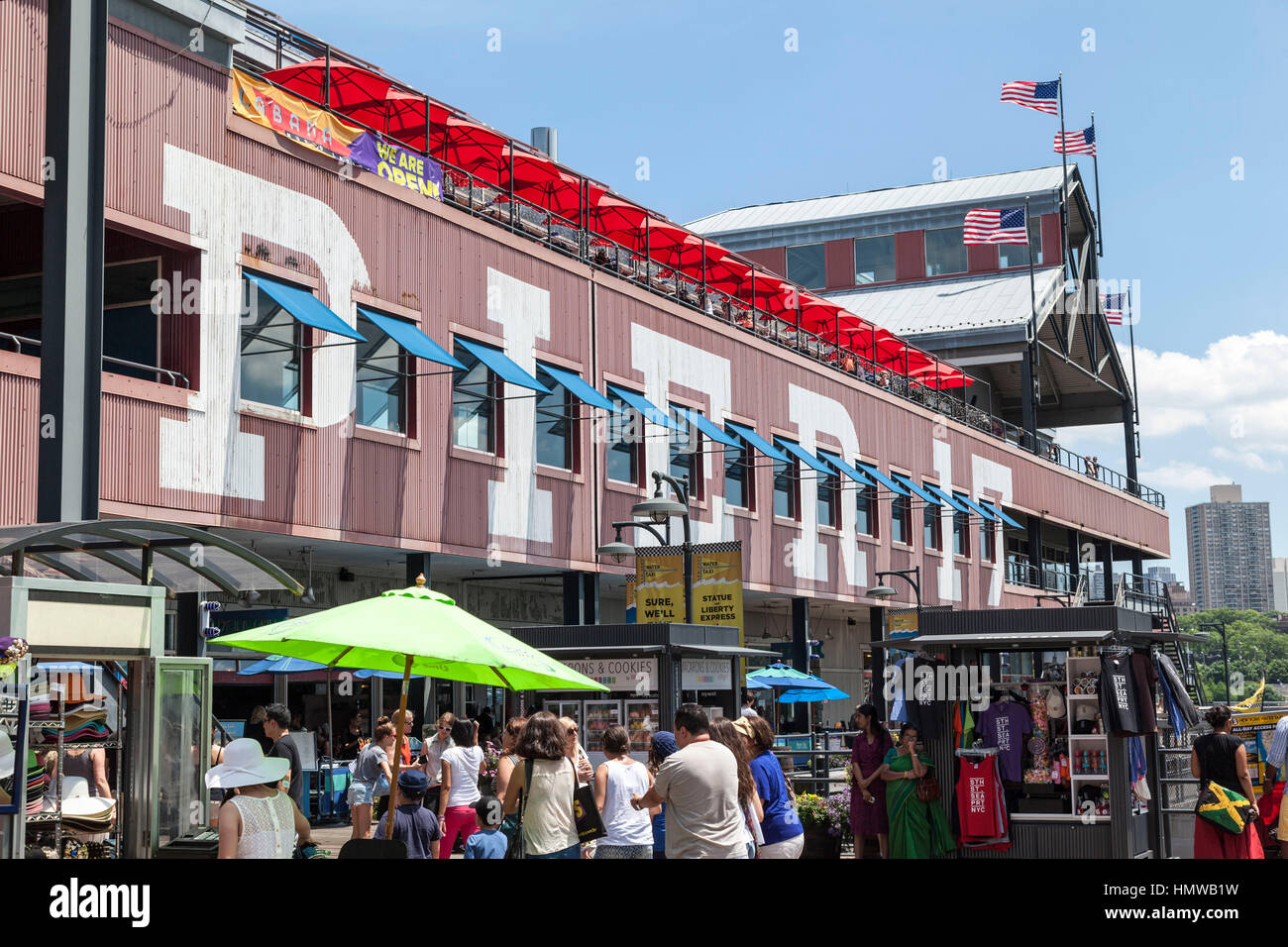Pier 17 new york city hi-res stock photography and images - Alamy
