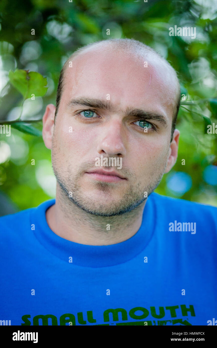 Real singer hi-res stock photography and images - Alamy