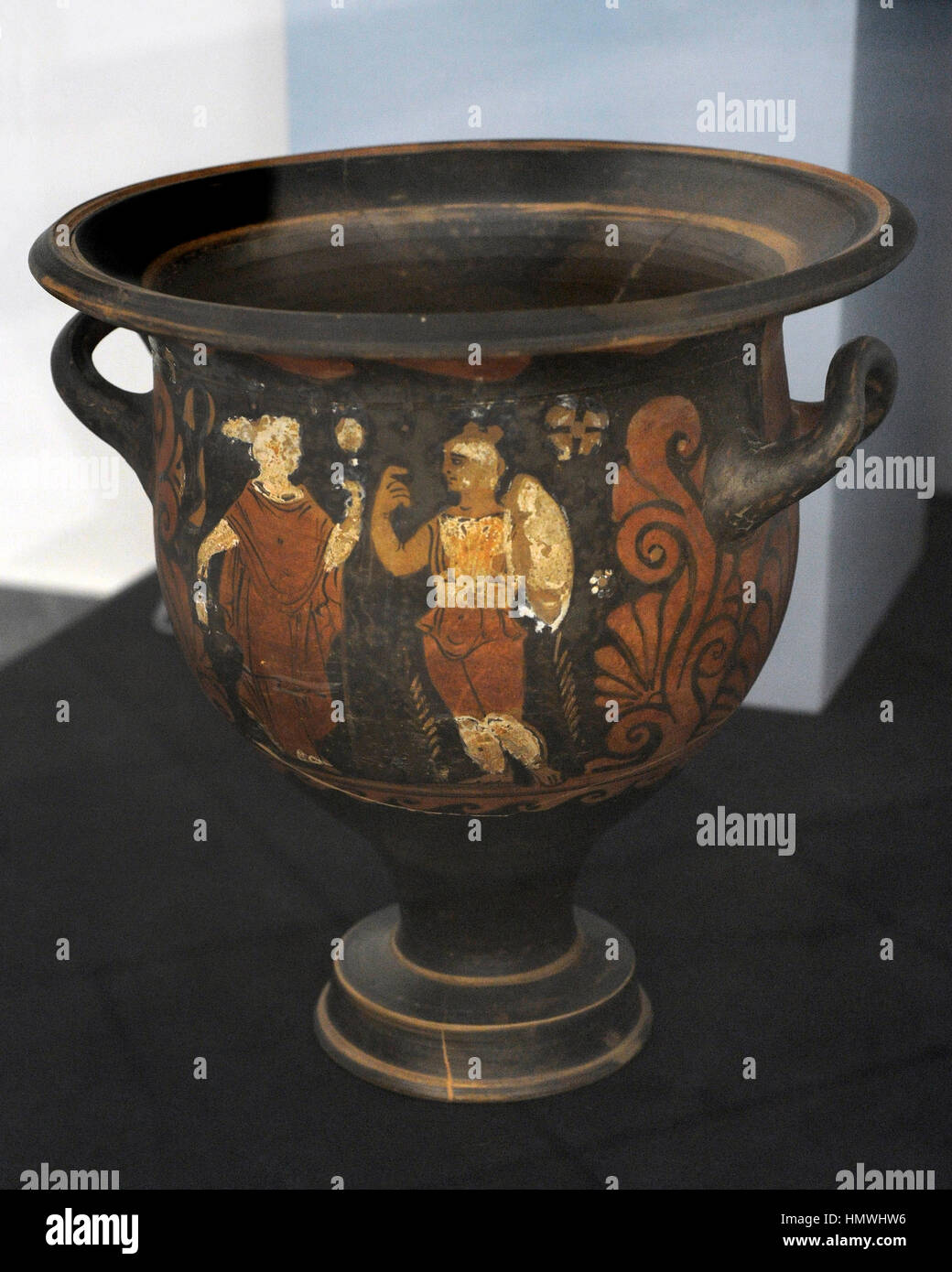 Ancient greek red figure krater hi-res stock photography and images - Alamy