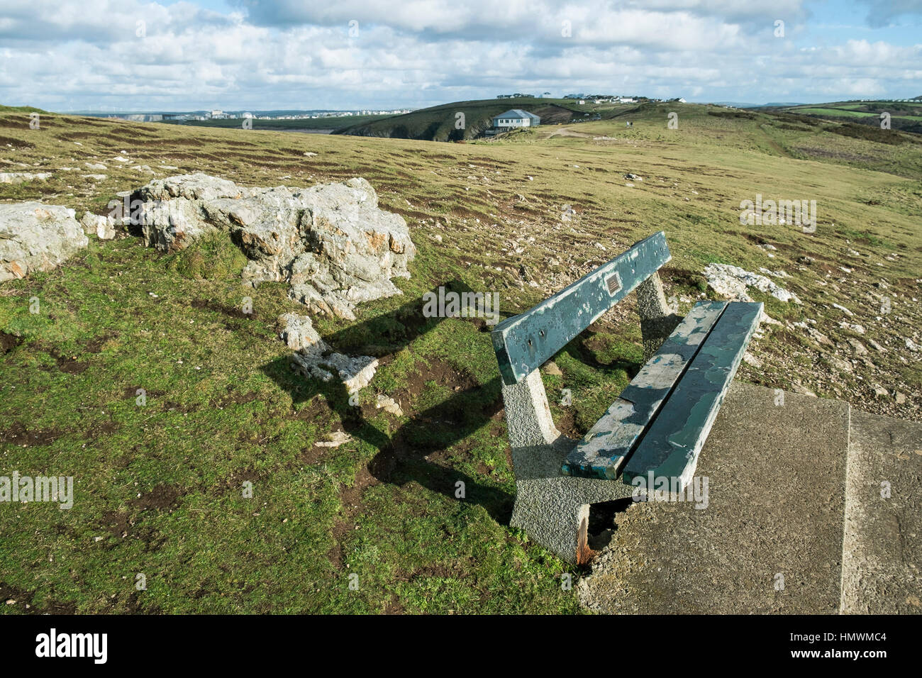 Memorial bench hi-res stock photography and images - Alamy