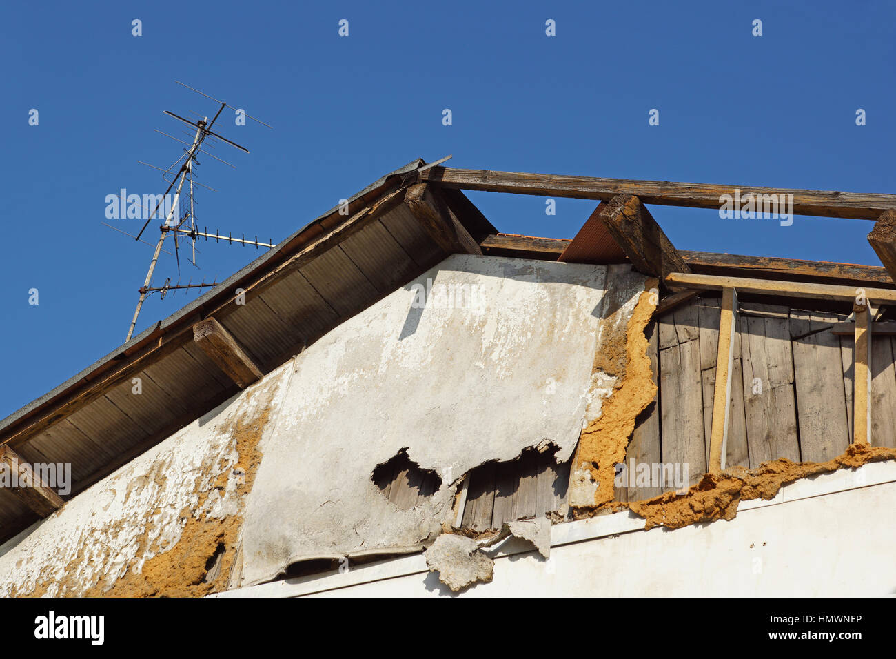 Broken roof abandoned building hi-res stock photography and images - Alamy