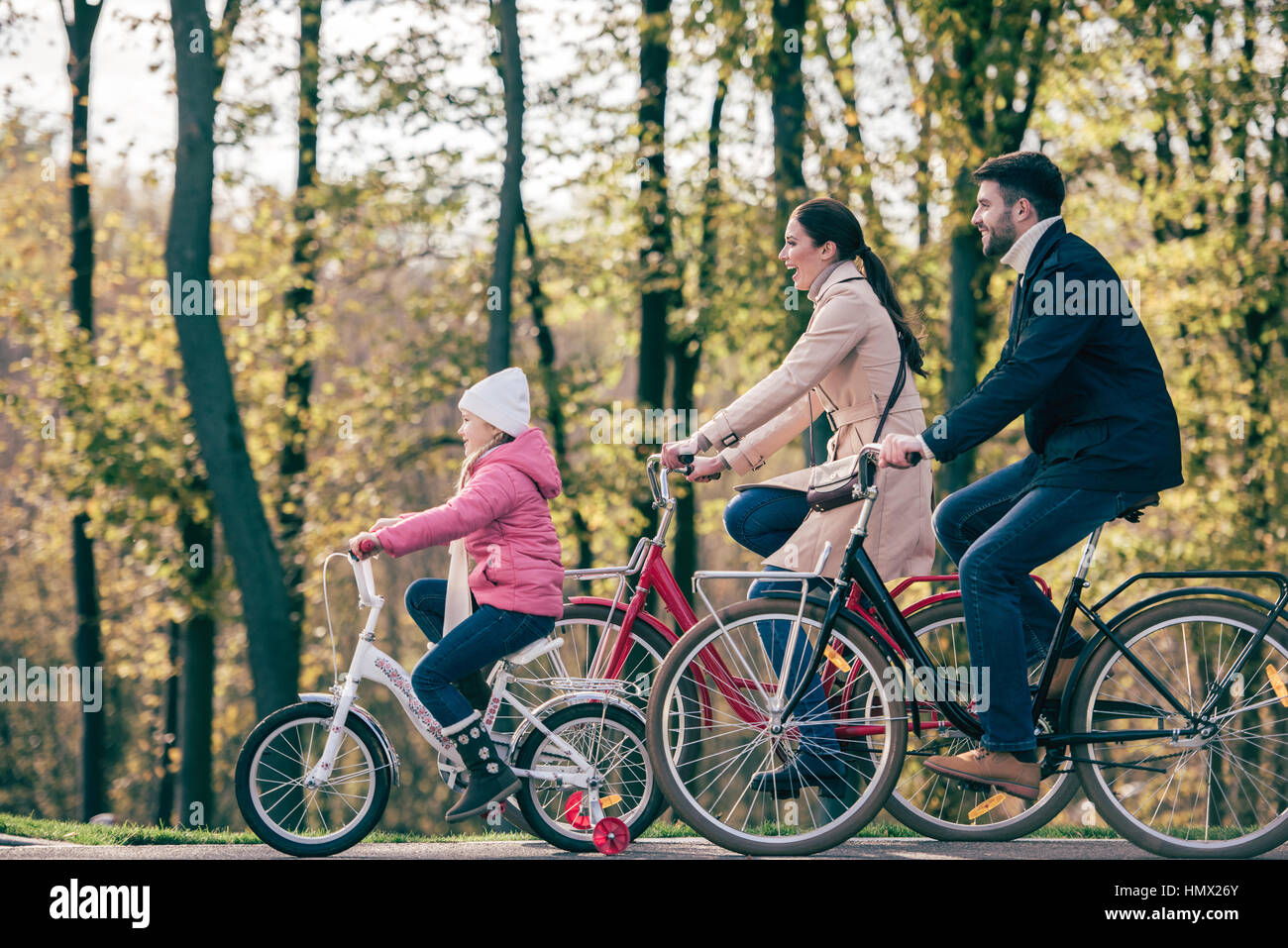 Family riding bikes hi-res stock photography and images - Alamy