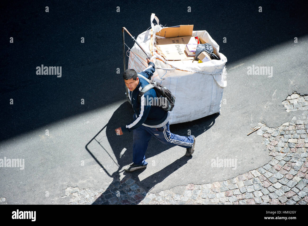 Dust bin man hi-res stock photography and images - Alamy