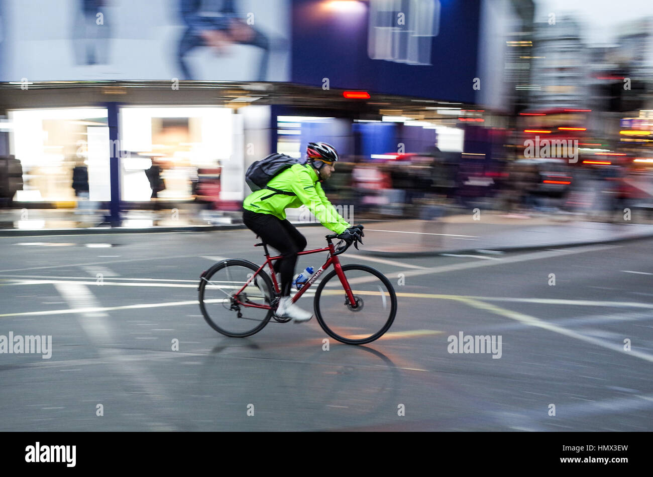 Cycling central london hi-res stock photography and images - Alamy