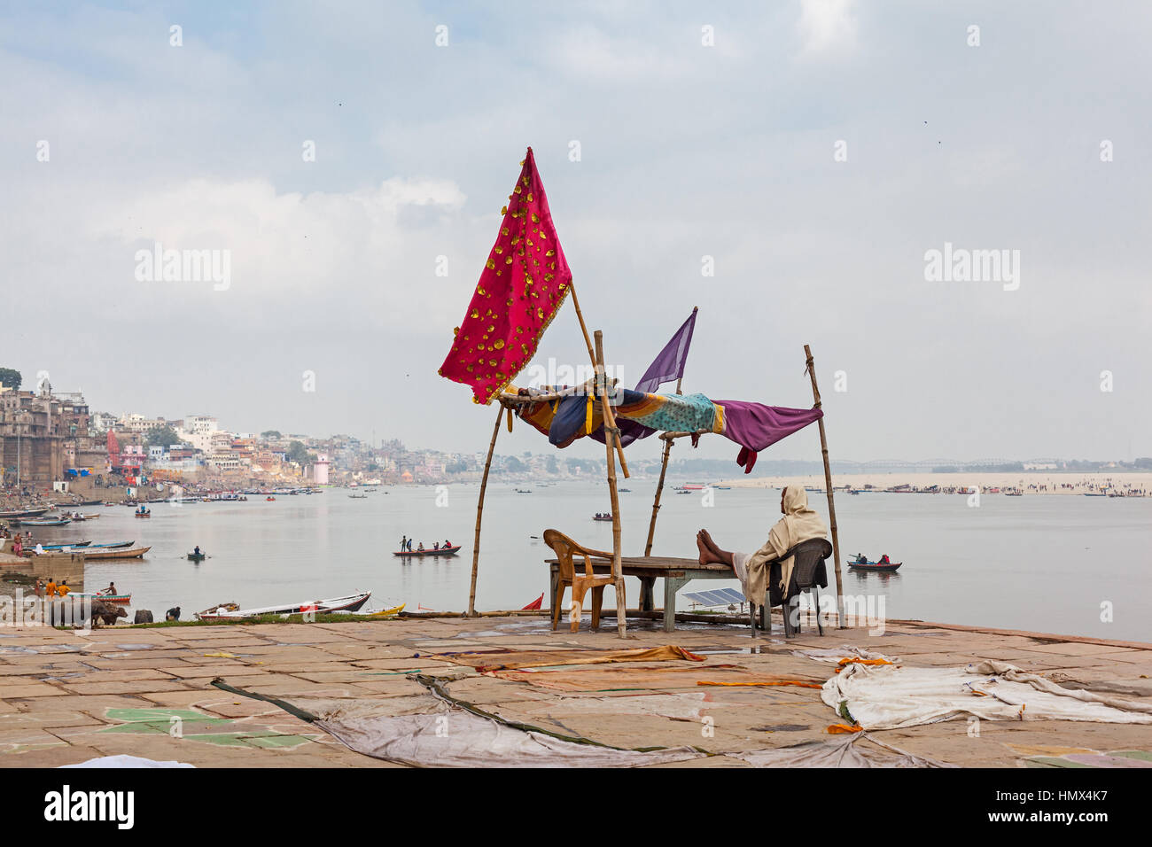 Indian man varanasi ghats hi-res stock photography and images - Alamy