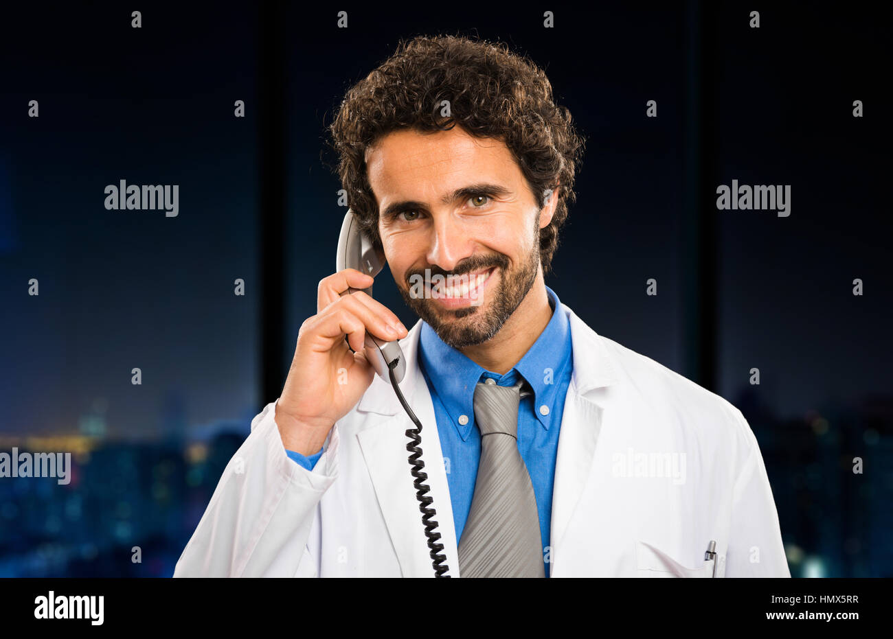 Doctor on phone serious hi-res stock photography and images - Alamy