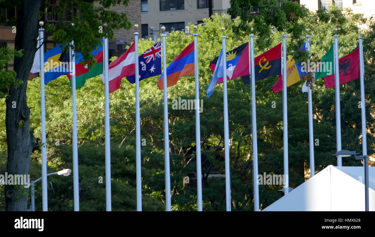 Un members flags hi-res stock photography and images - Alamy
