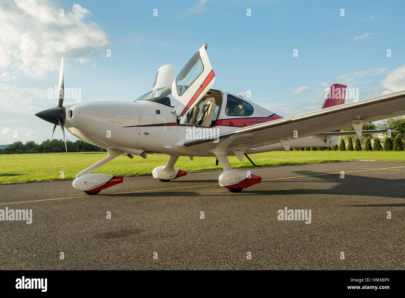 Single turboprop aircraft on the ground in sunny day, cirrus, SR22 ...