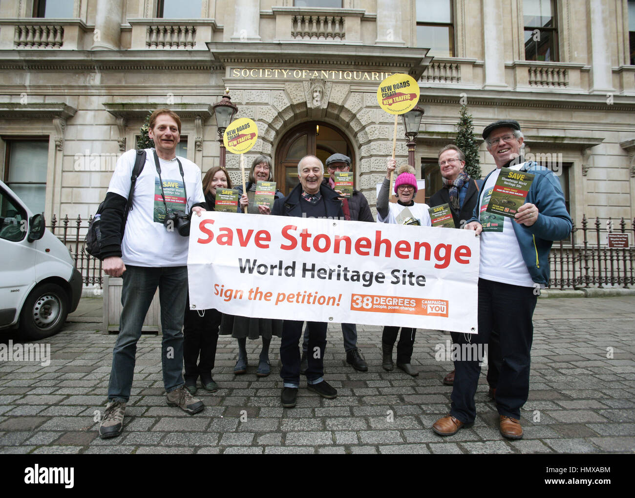 Time team presenter hi-res stock photography and images - Alamy