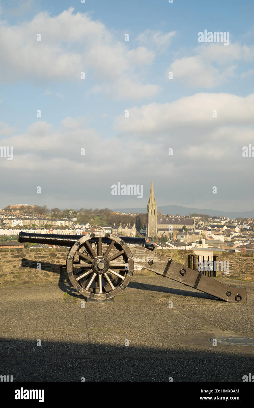 Cannon on derry city walls hi-res stock photography and images - Alamy