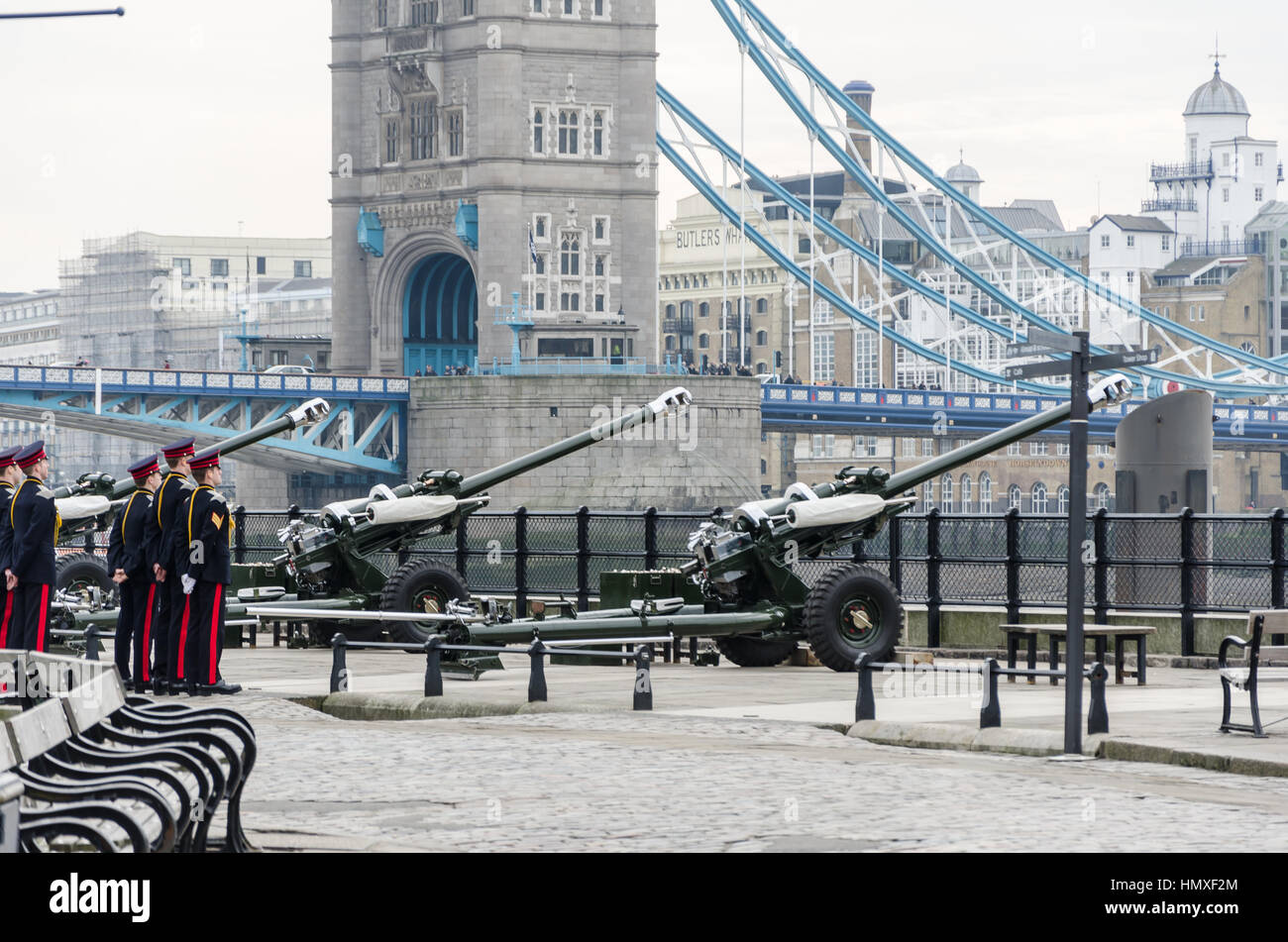 Gun salute tower of london jubilee hi-res stock photography and images ...